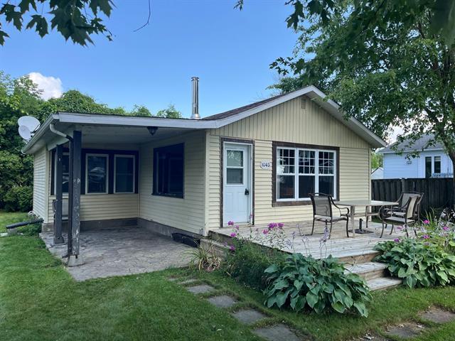 For sale: 1045 Rue Deguire, Saint-Anicet, Quebec J0S1M0 - 10881703 ...