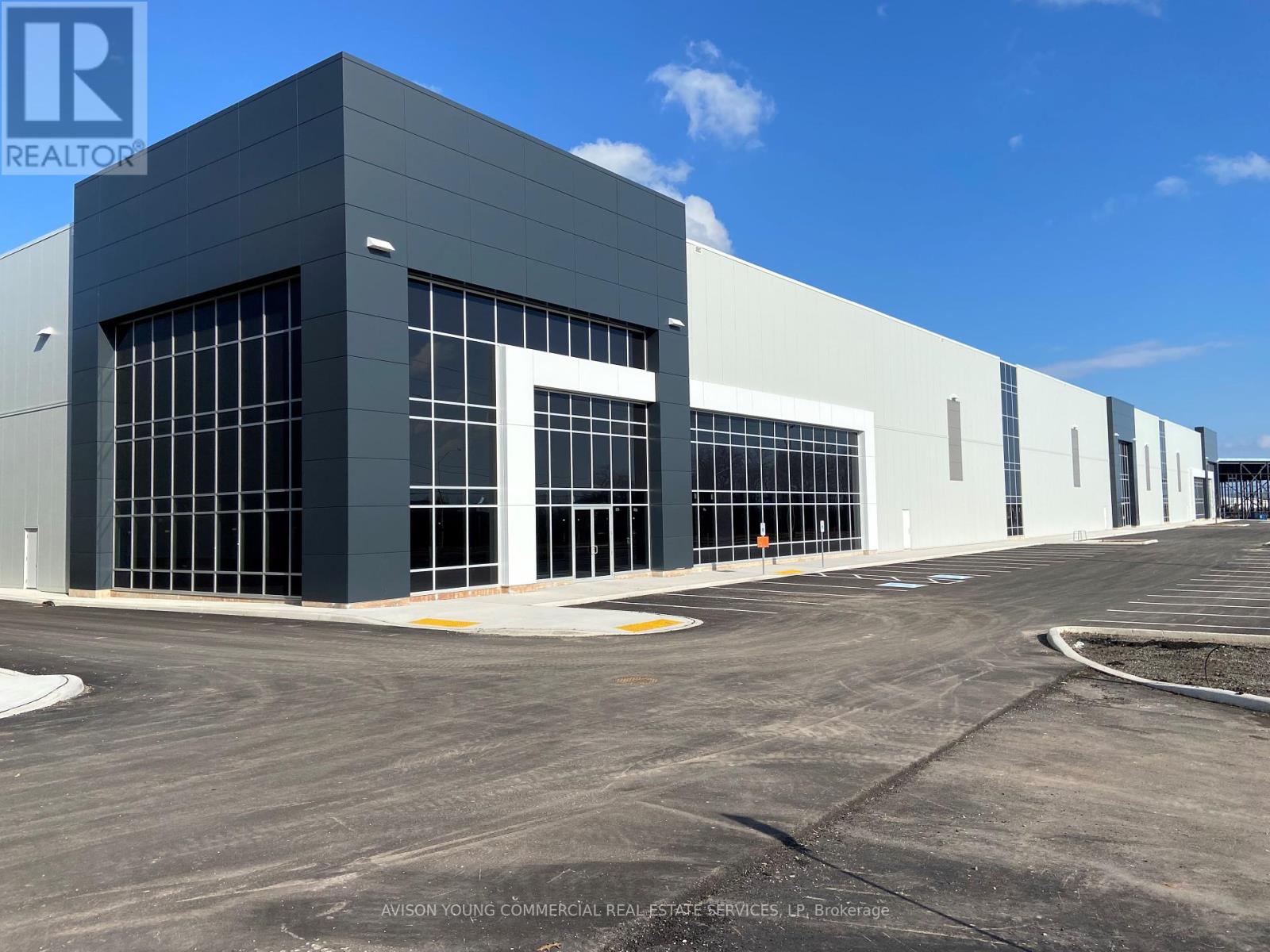 For rent: 100B - 499 GREAT LAKES BOULEVARD, Oakville (QE Queen ...