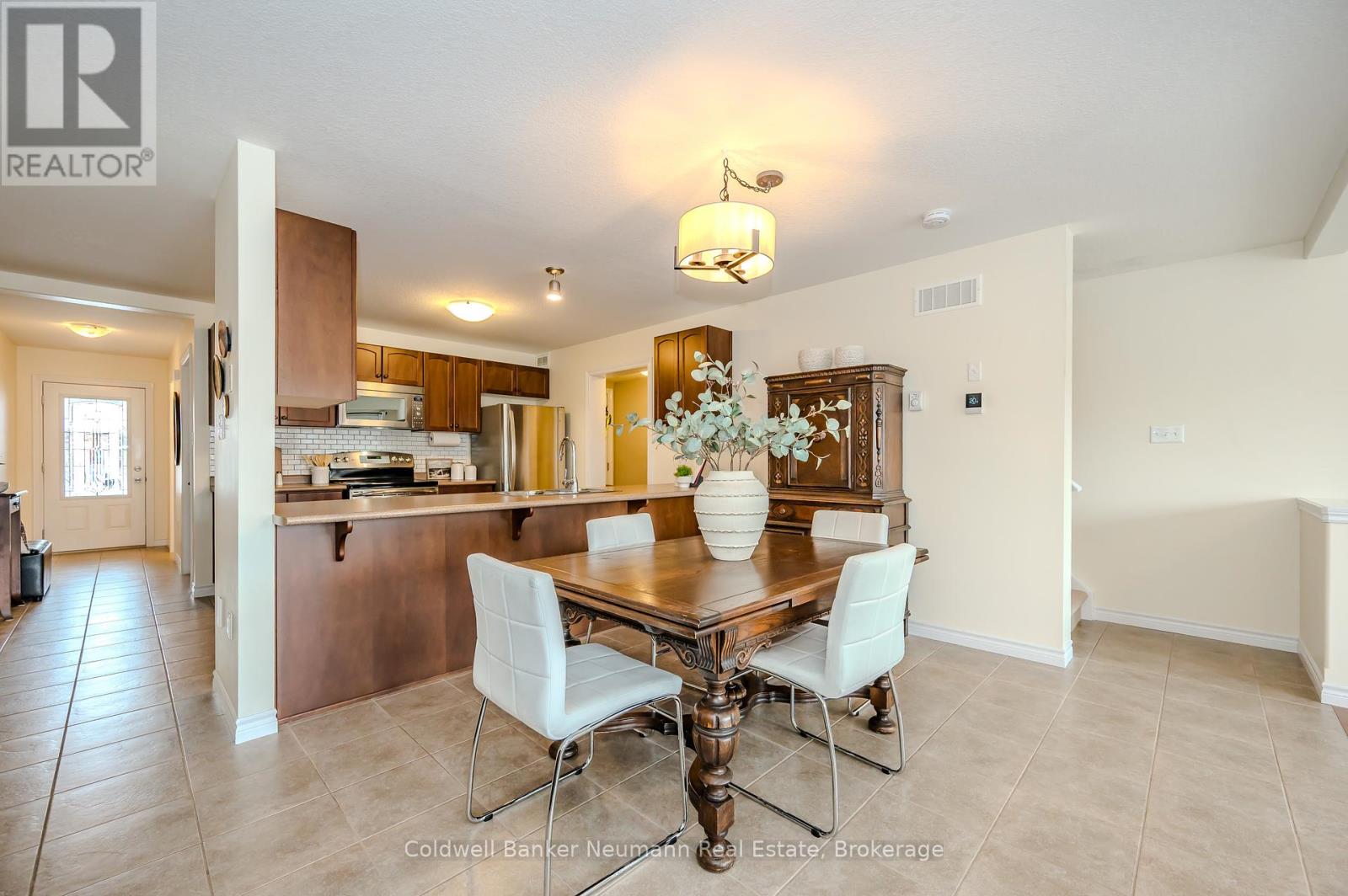For sale: 104 MUSSEN STREET, Guelph (Victoria North), Ontario N1E0K2 ...