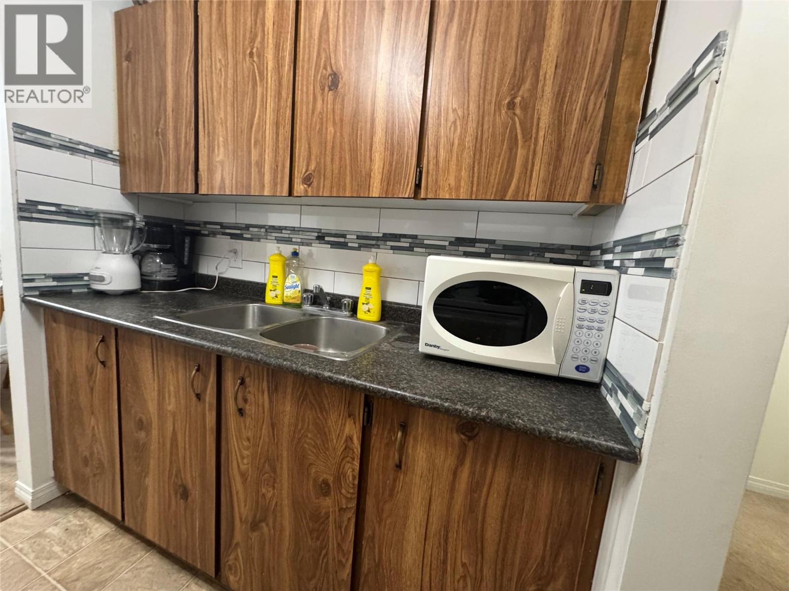 For sale: 212 Spieker Avenue Unit# 202, Tumbler Ridge, British Columbia ...