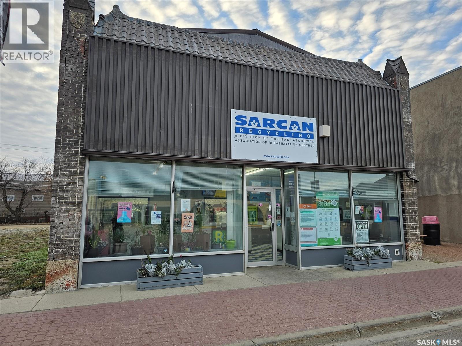 For sale: 214 Main STREET, Unity, Saskatchewan S0K4L0 - SK987378 ...