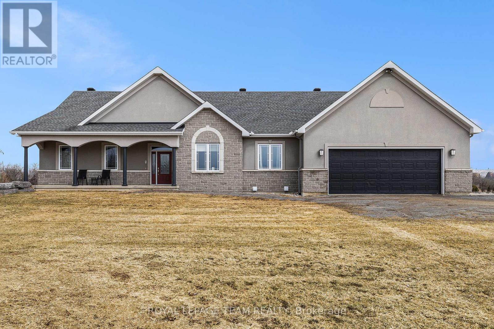 For sale: 672 COUNTRY STREET, Mississippi Mills, Ontario K0A1A0 - X12053505 | REALTOR.ca