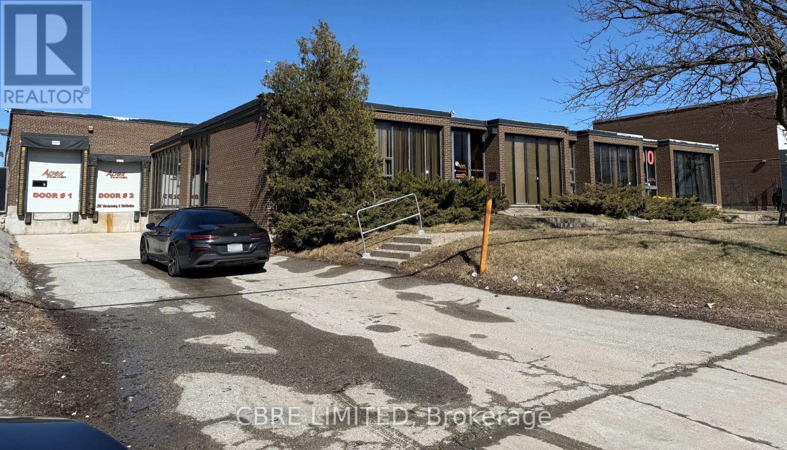 For lease: 100 TORYORK DRIVE, Toronto (Humber Summit), Ontario M9L1X6 ...