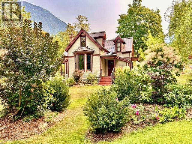 For sale: 305 Bellevue Street, New Denver, British Columbia V0G1S0 ...