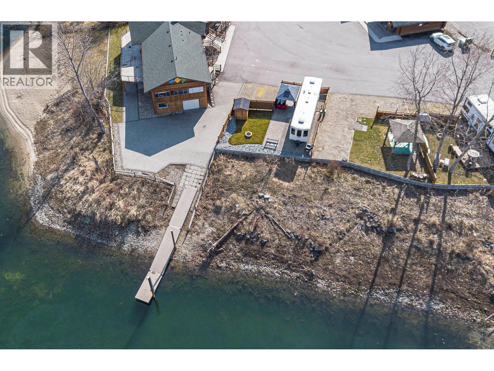 For sale: 2 Clubhouse Lane, Lee Creek, British Columbia V0E1M4 ...