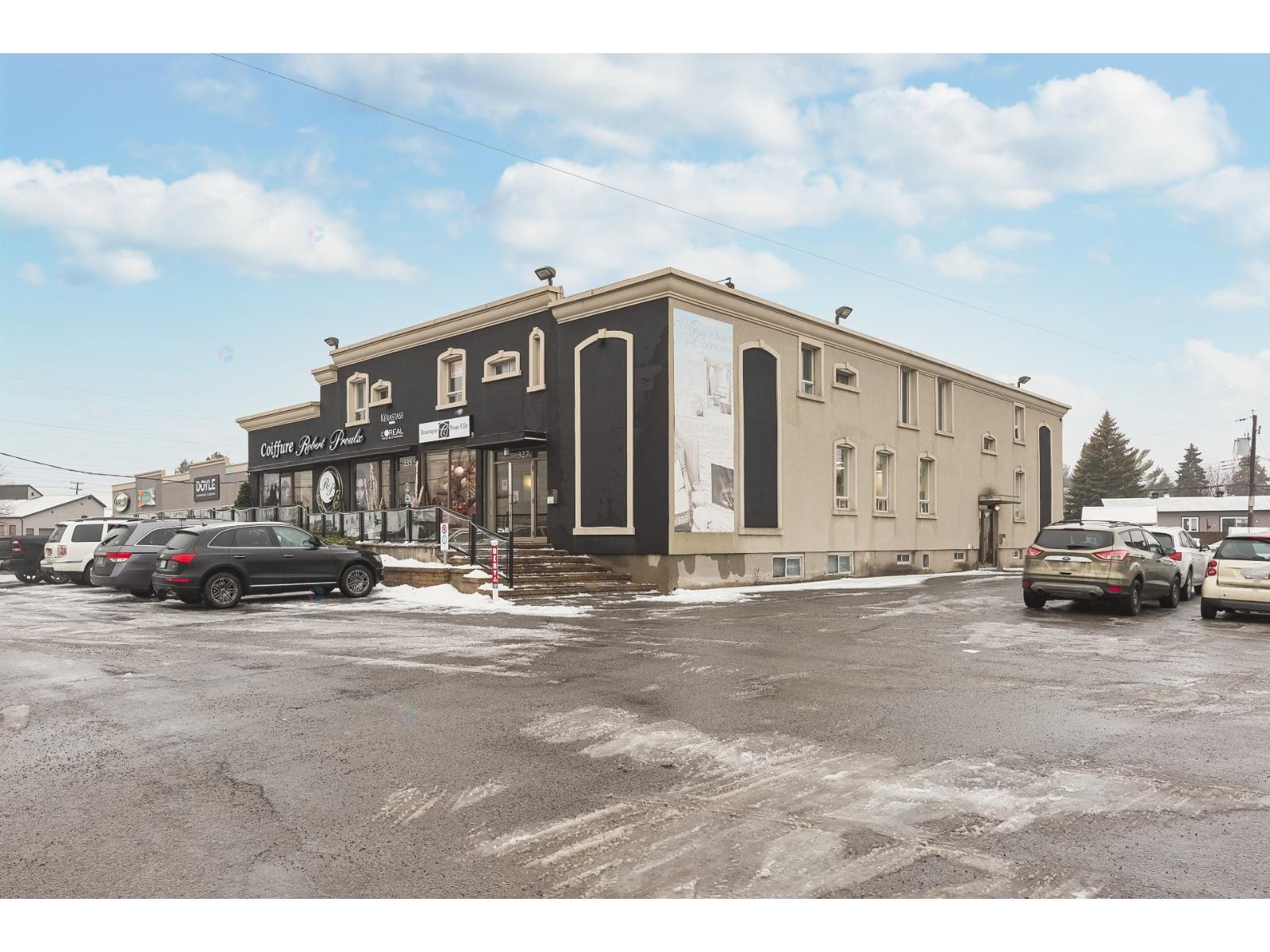 For lease: 327-335 Boul. Curé-Labelle, Laval (Fabreville), Quebec ...