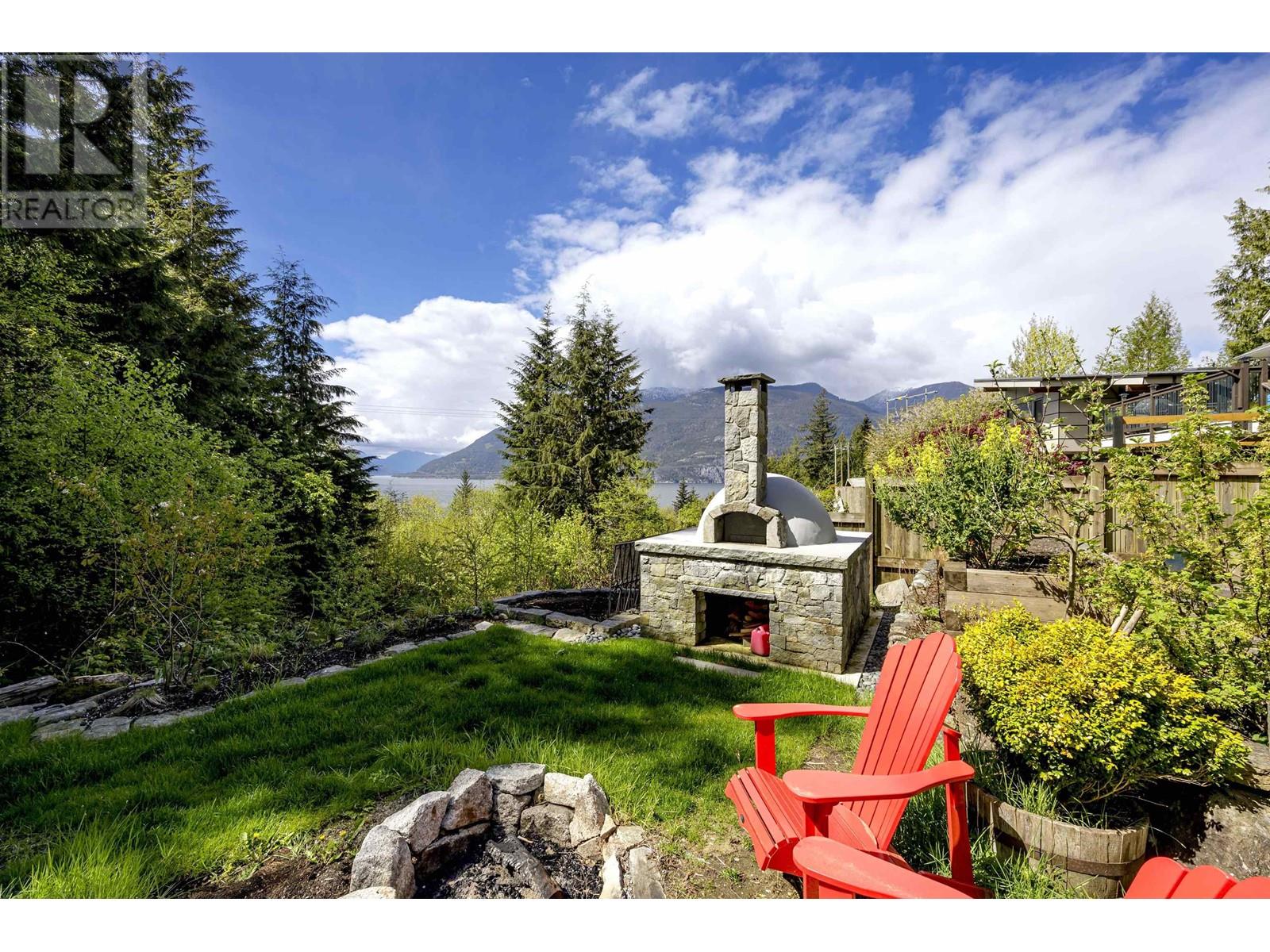 For sale: 966 COPPER DRIVE, Britannia Beach, British Columbia V0N1J0 ...