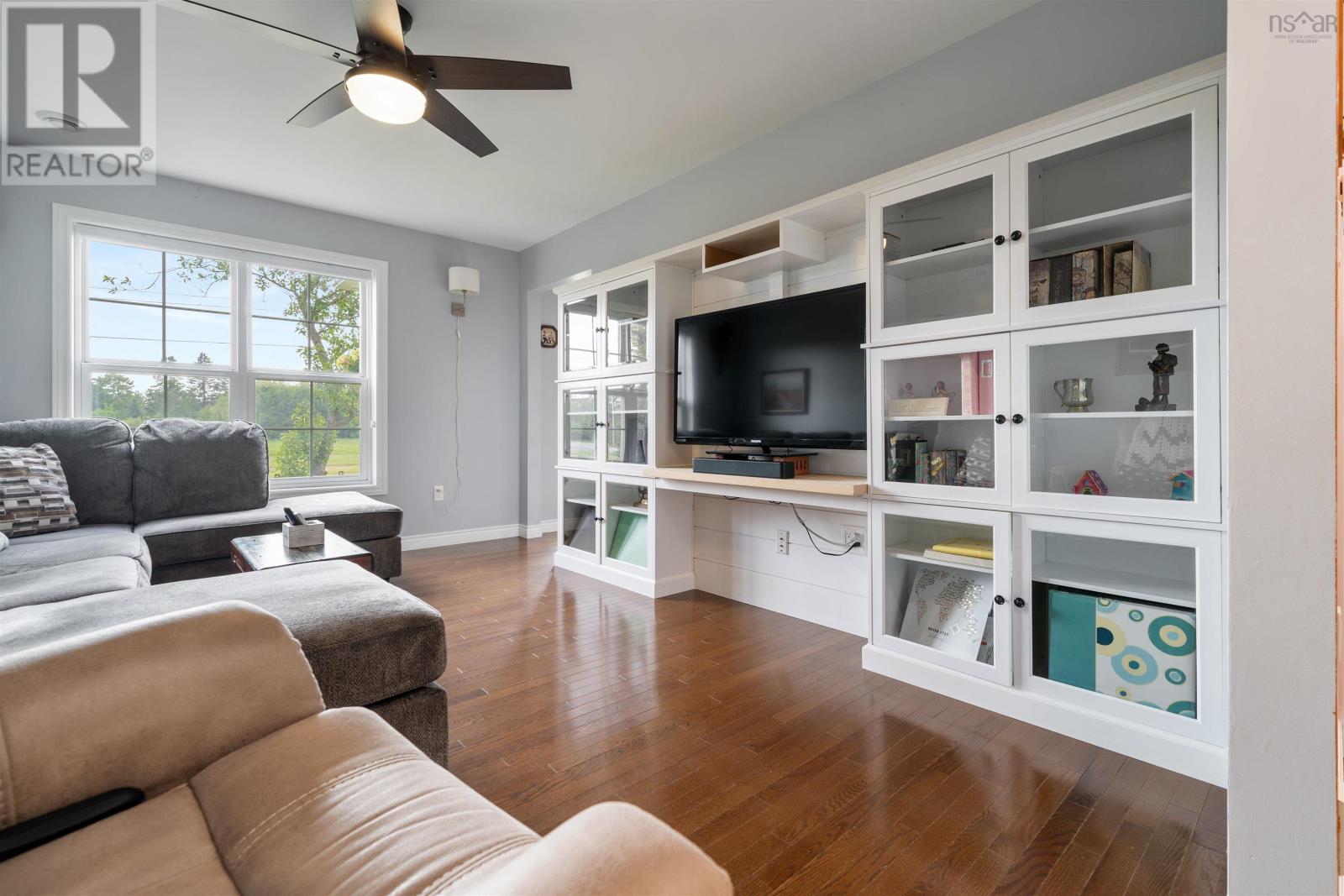 For sale: 14 Mill Street, Parrsboro, Nova Scotia B0M1S0 - 202505097 ...