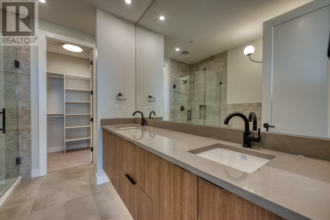 For sale: 75 Predator Ridge Drive Unit# 202, Vernon, British Columbia ...