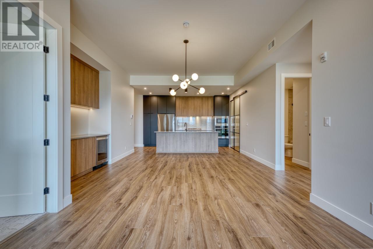 For sale: 75 Predator Ridge Drive Unit# 202, Vernon, British Columbia ...