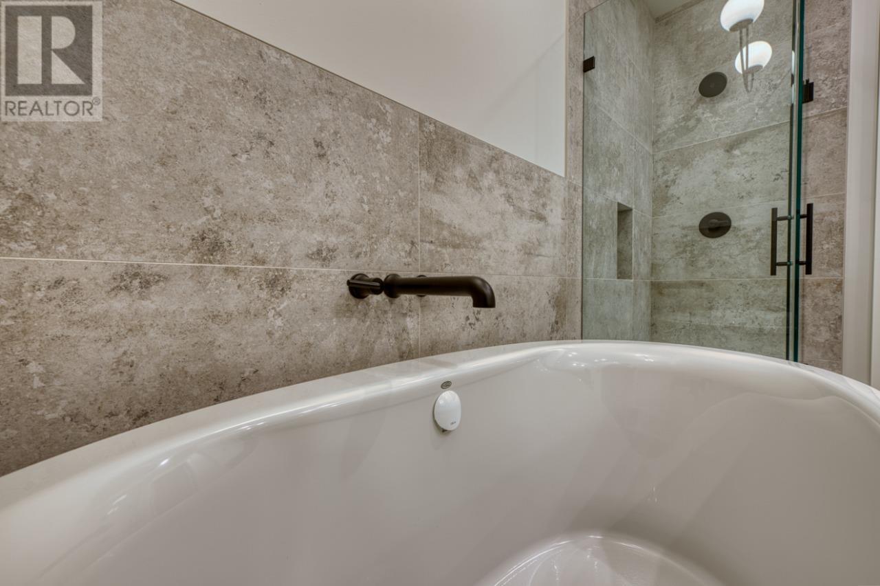 For sale: 75 Predator Ridge Drive Unit# 202, Vernon, British Columbia ...