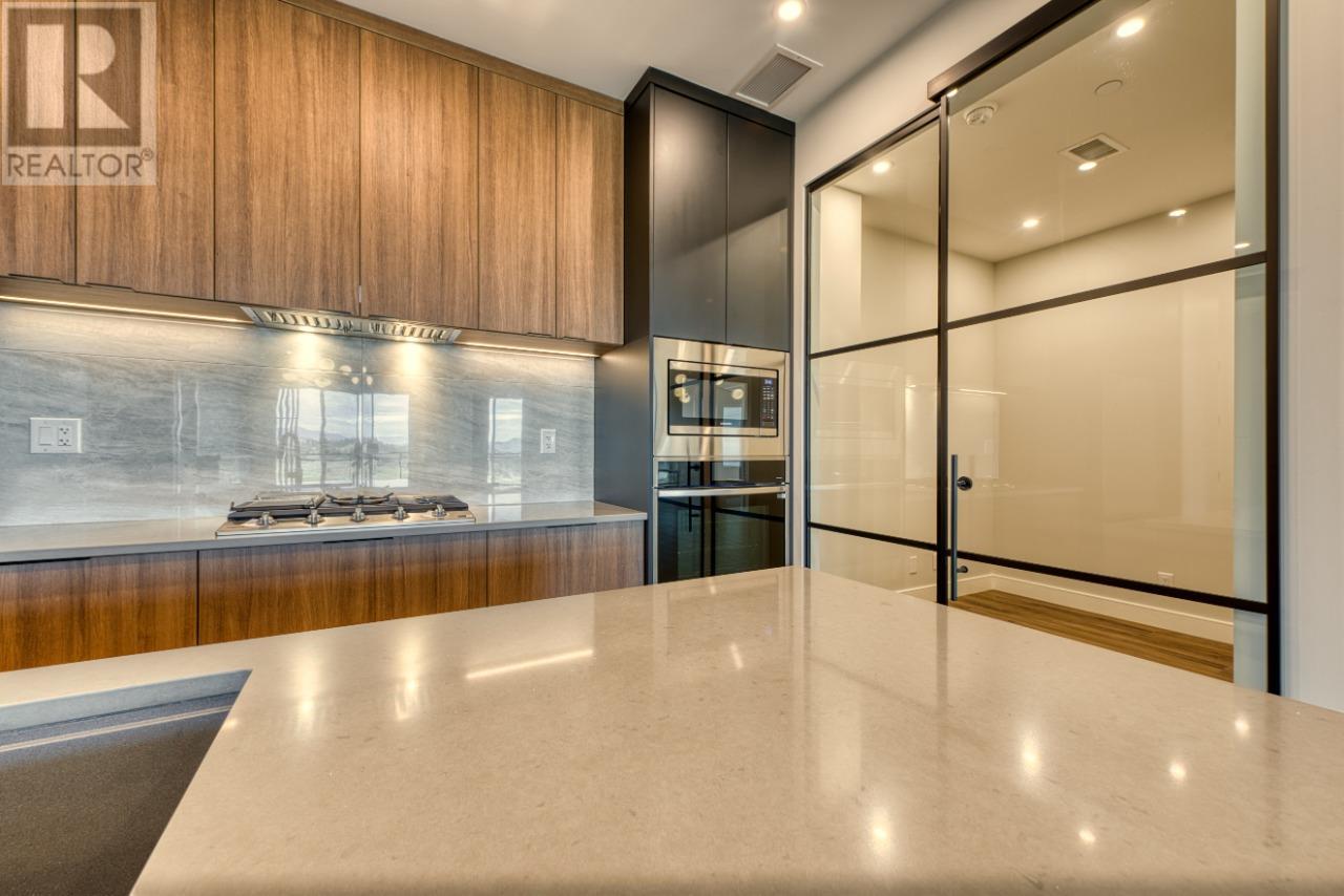 For sale: 75 Predator Ridge Drive Unit# 202, Vernon, British Columbia ...