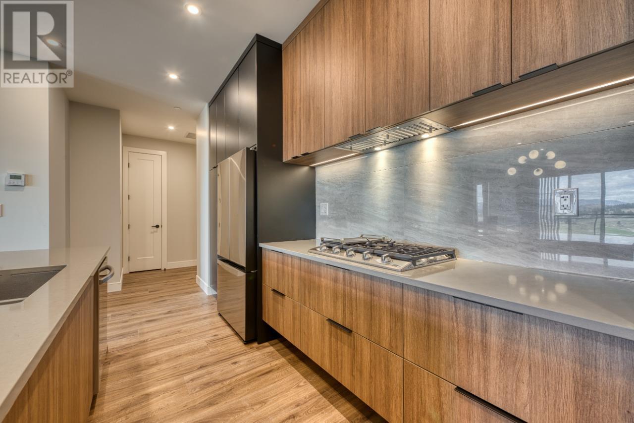 For sale: 75 Predator Ridge Drive Unit# 202, Vernon, British Columbia ...