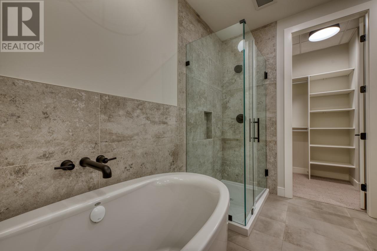 For sale: 75 Predator Ridge Drive Unit# 202, Vernon, British Columbia ...