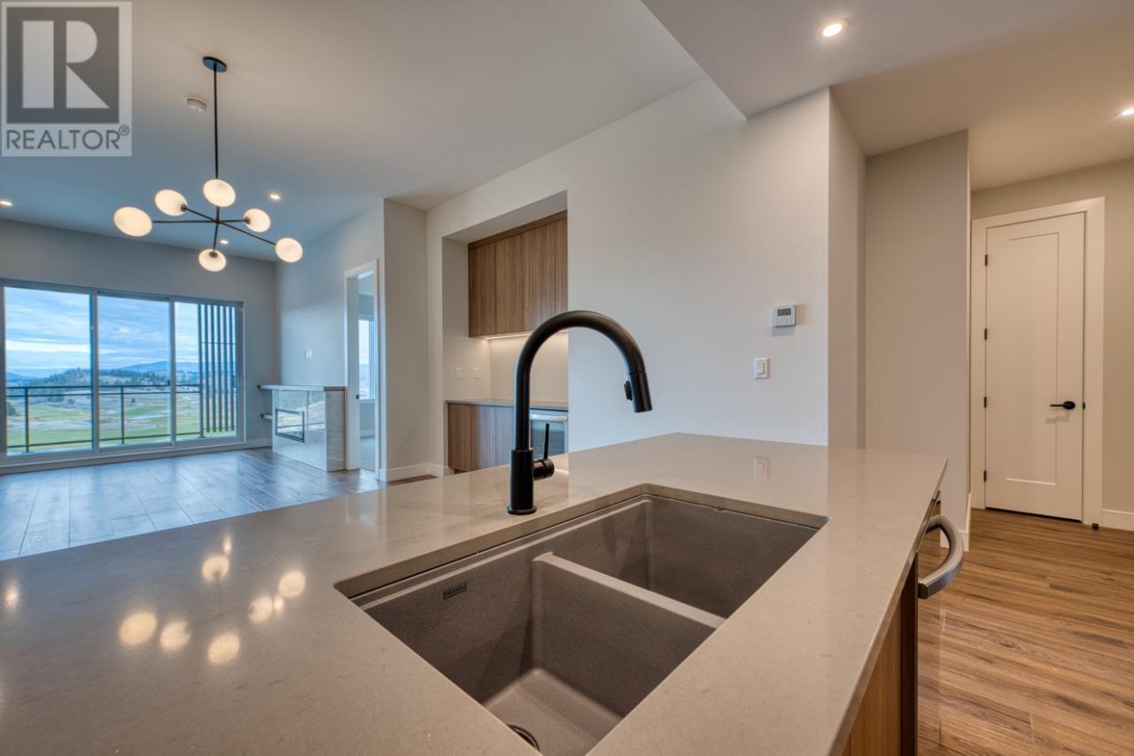 For sale: 75 Predator Ridge Drive Unit# 202, Vernon, British Columbia ...