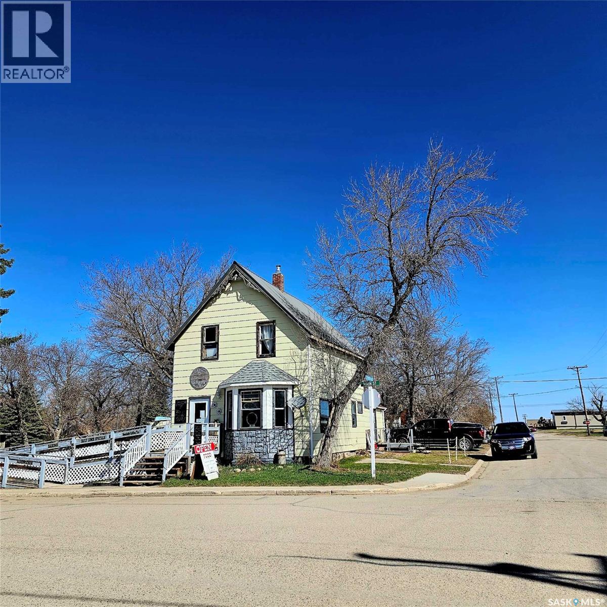 For sale: 702 Main STREET, Broadview, Saskatchewan S0G0K0 - SK995461 ...
