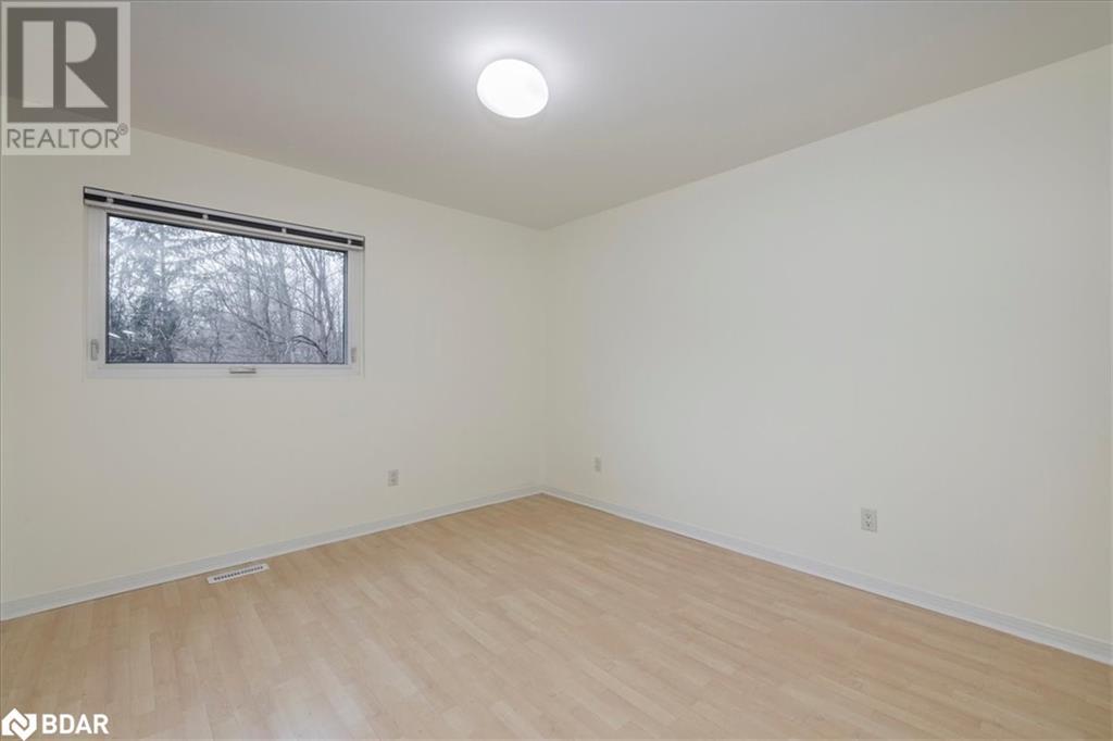 For sale: 8 WHITE PINE Place, Barrie, Ontario L4M5L7 - 40719424 ...