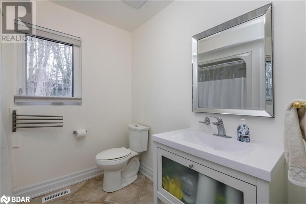 For sale: 8 WHITE PINE Place, Barrie, Ontario L4M5L7 - 40719424 ...