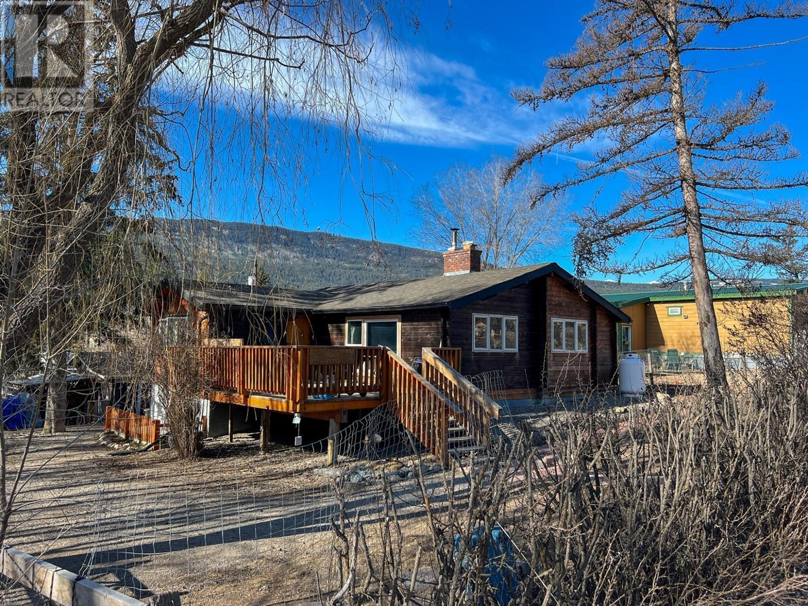 For sale: 4848 HAMMOND Avenue, Edgewater, British Columbia V0A1E0 ...