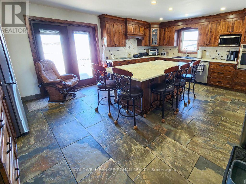 For sale: 328535 HIGHWAY 560, Englehart (Central Timiskaming), Ontario ...