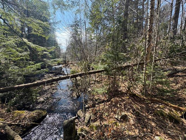 For sale: Ch. de la Montagne, Brownsburg-Chatham, Quebec J8G2B2 ...