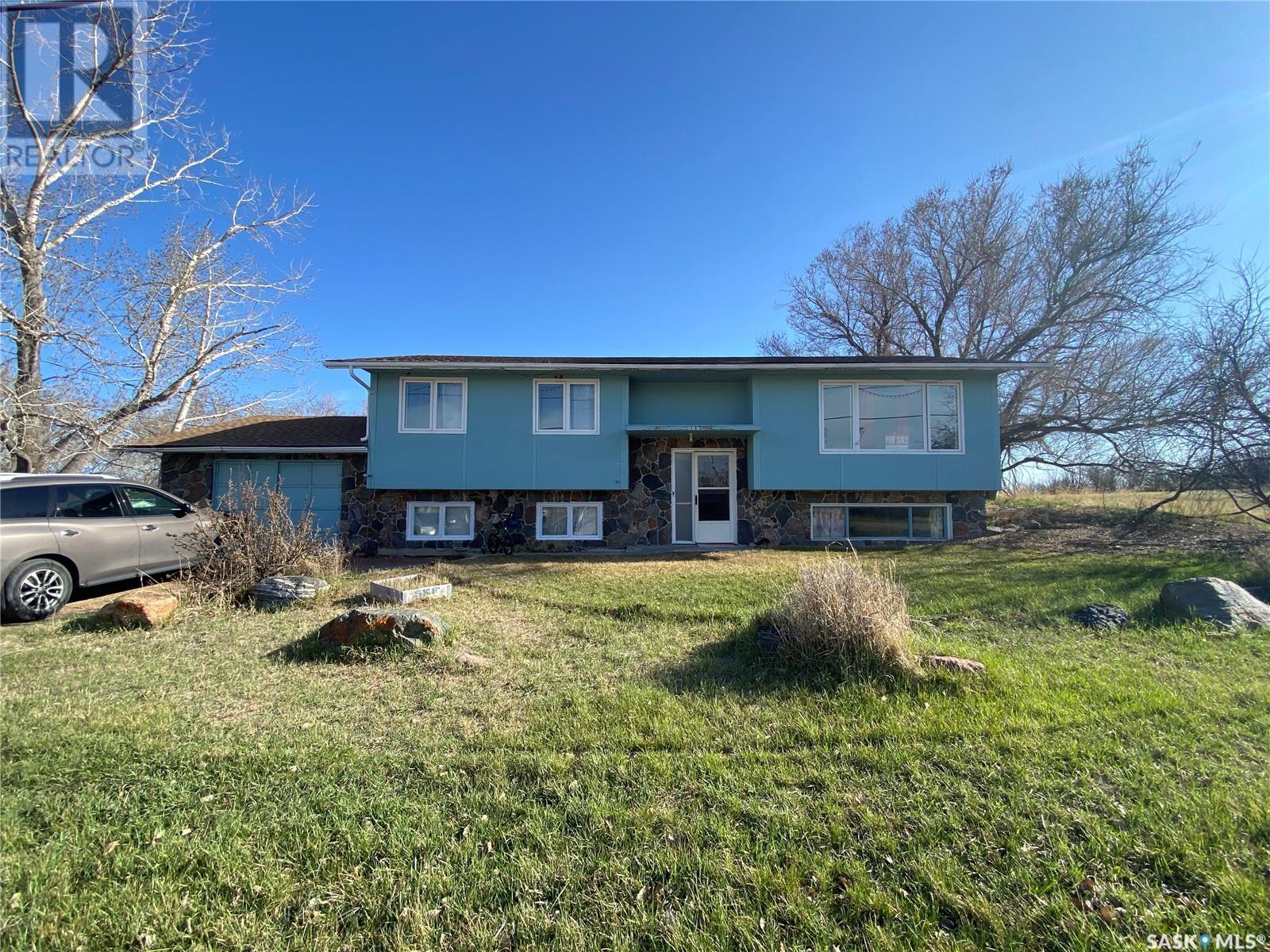 For sale: 209 3RD AVENUE W, Frontier, Saskatchewan S0N0W0 - SK003989 ...