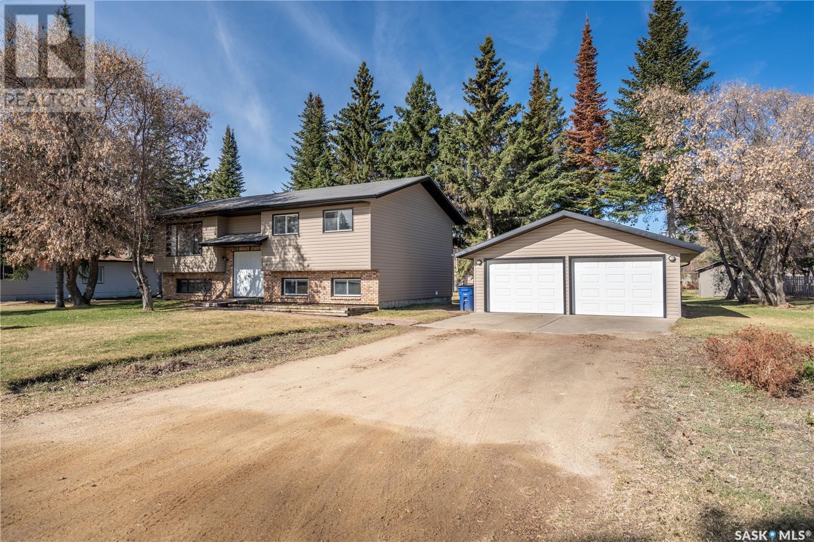 For sale: 141 2nd STREET W, Pierceland, Saskatchewan S0M2K0 - SK004077 ...