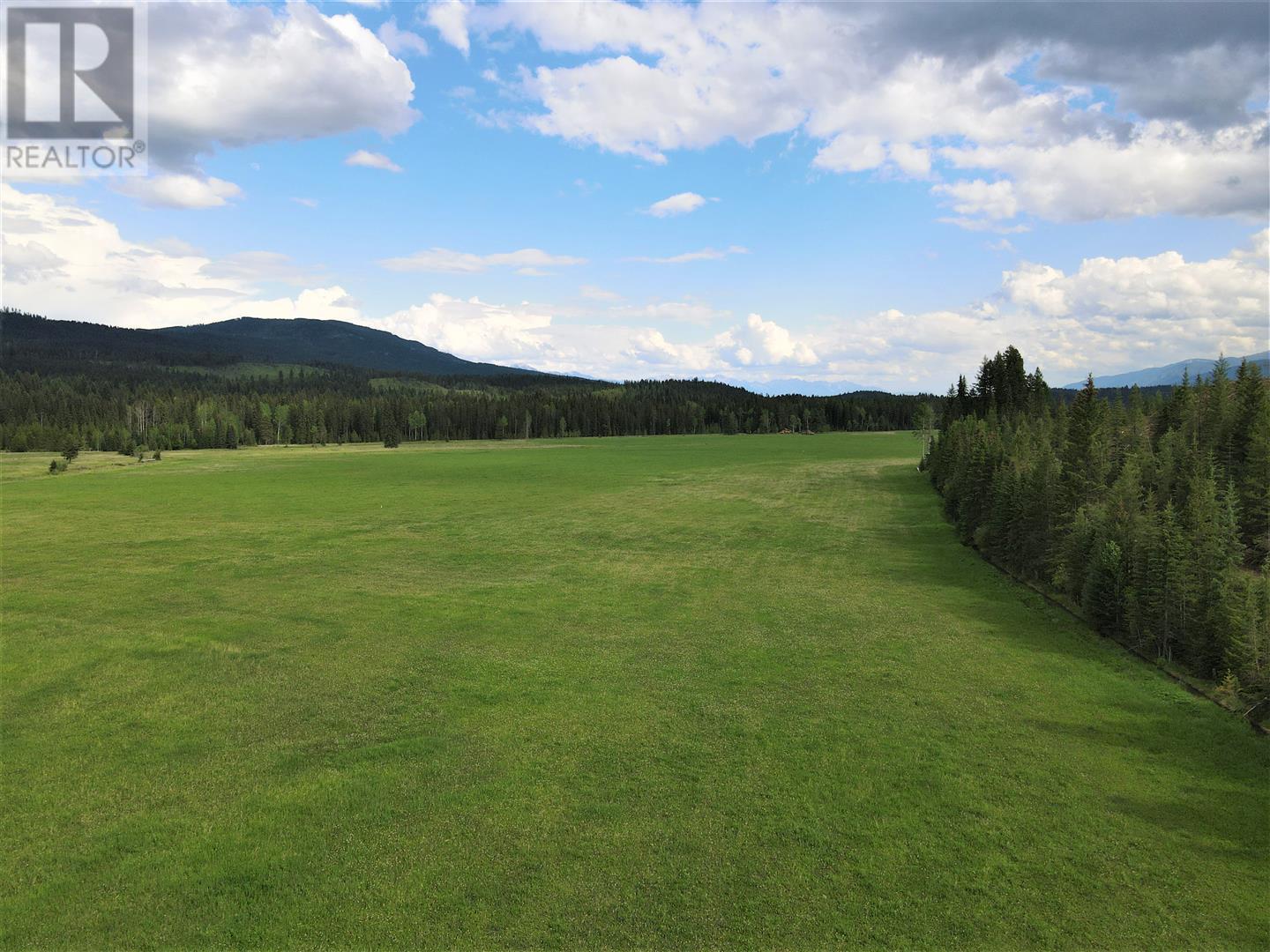 For sale: 4945 Scott Road, Edgewater, British Columbia V0A1E0 ...