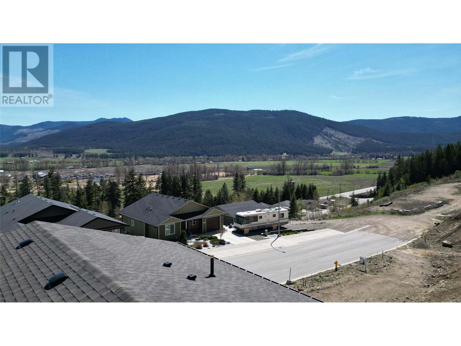 For sale: 1768 Gallon Avenue, Lumby, British Columbia V0E2G0 - 10344208 ...