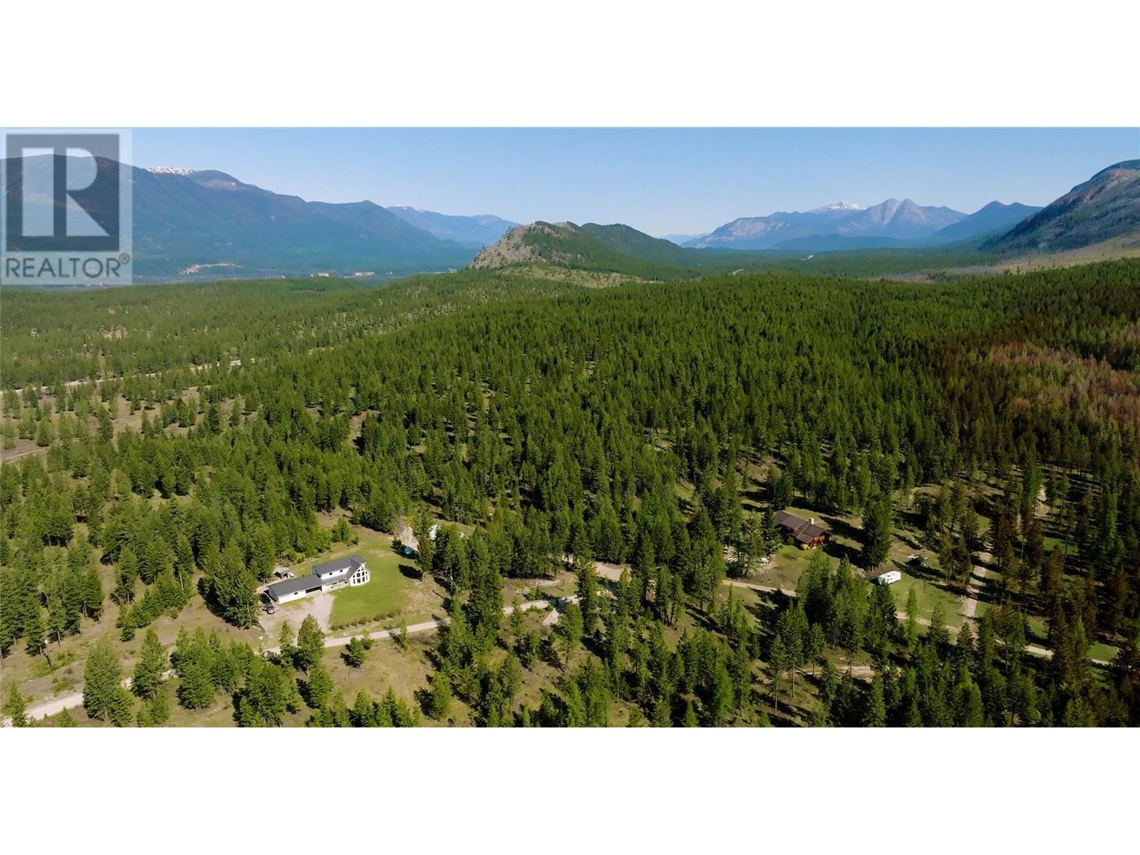 For sale: 3200 Highway 93/95 Highway, Canal Flats, British Columbia V0B2E0 - 10346321 | REALTOR.ca