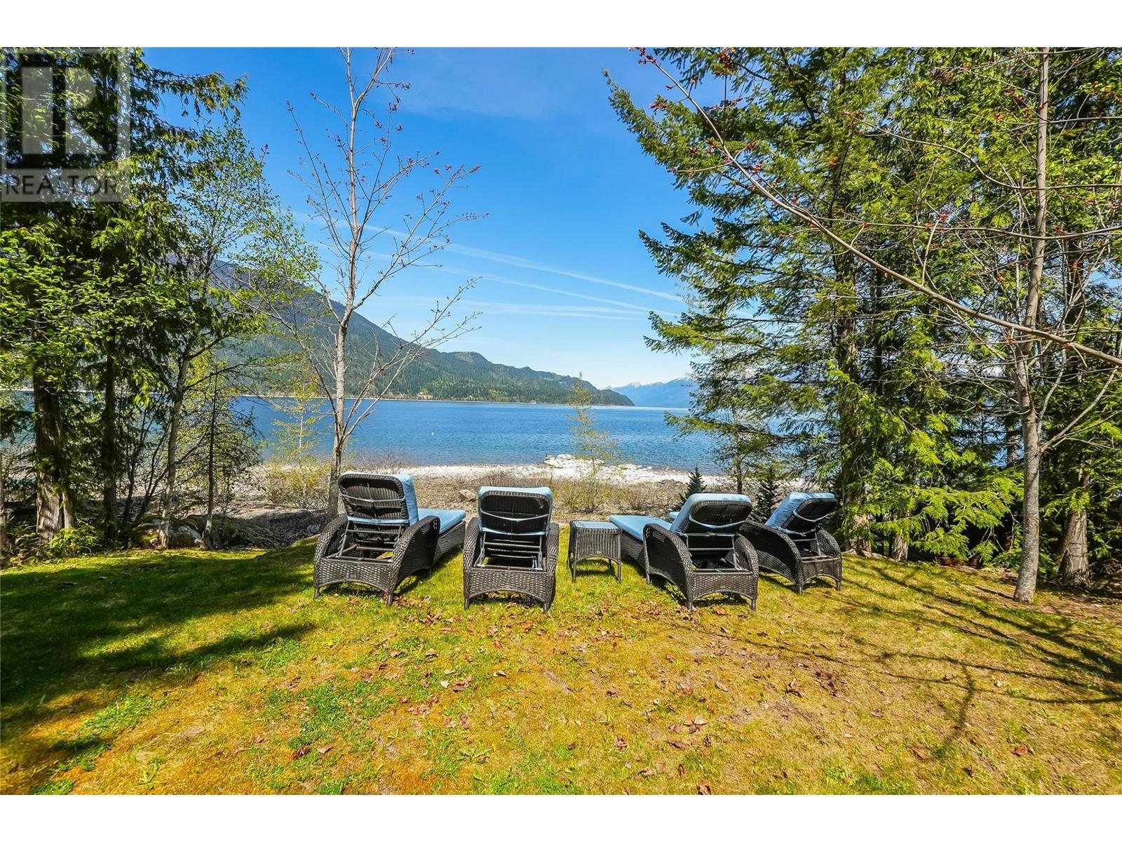 For sale: 271 KOOTENAY LAKE Road, Procter, British Columbia V1L0B6 ...