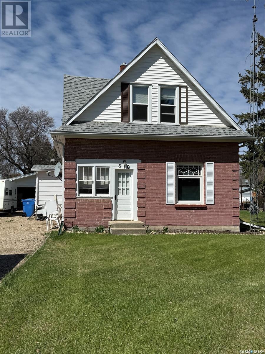 For sale: 310 2nd STREET W, Carnduff, Saskatchewan S0C0S0 - SK005098 ...