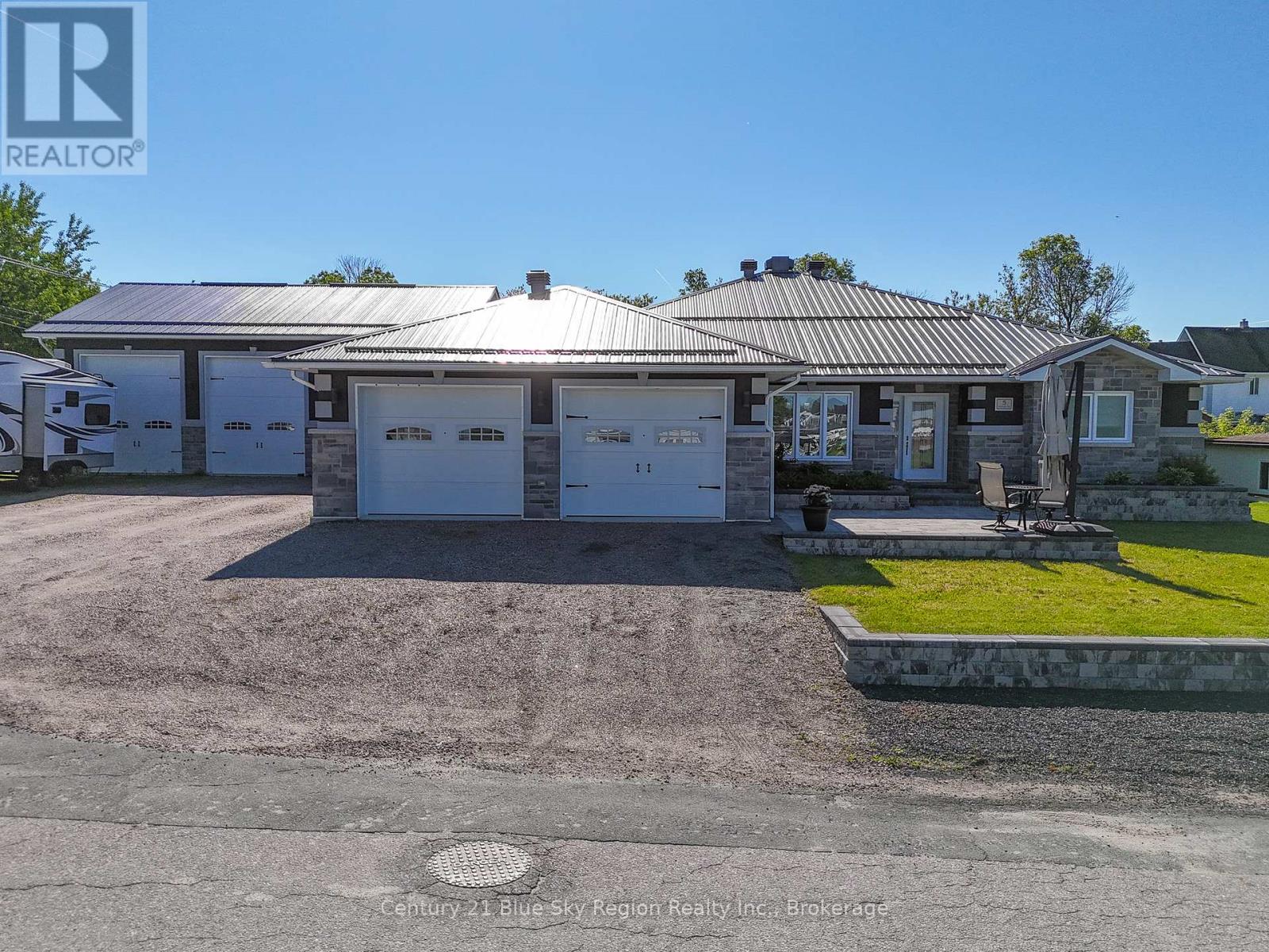 For sale: 5 YOUNG STREET, West Nipissing (Cache Bay), Ontario P0H1G0 ...