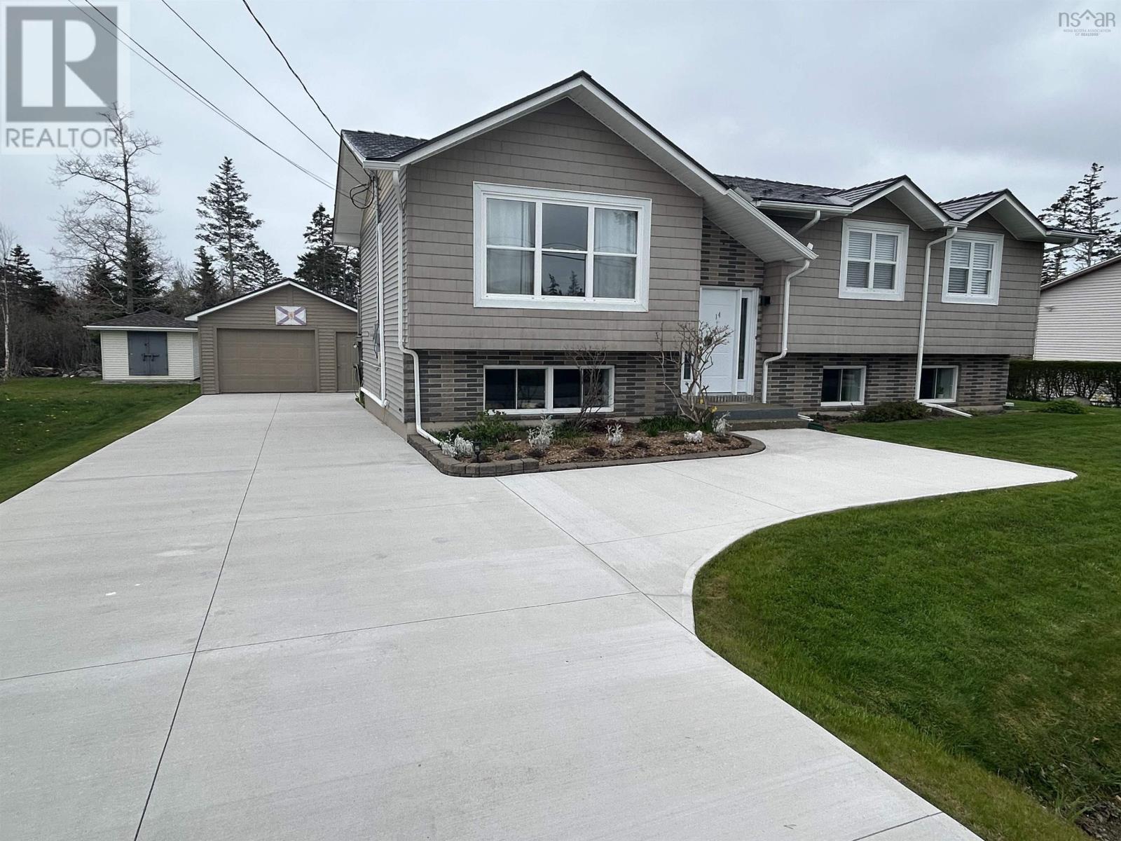 For sale: 14 Sprucewood Crescent, Yarmouth, Nova Scotia B5A4N2 ...