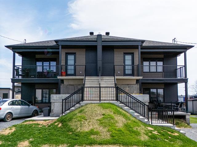 For sale: 96-98 Rue Ernest-Provencher, East Angus, Quebec J0B1R0 ...