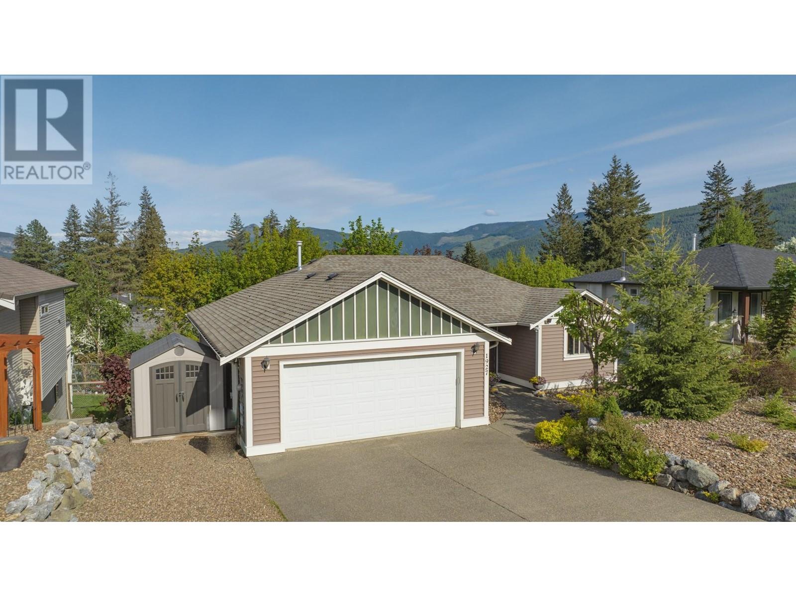 For sale: 1927 Skyview Crescent, Lumby, British Columbia V0E2G0 ...