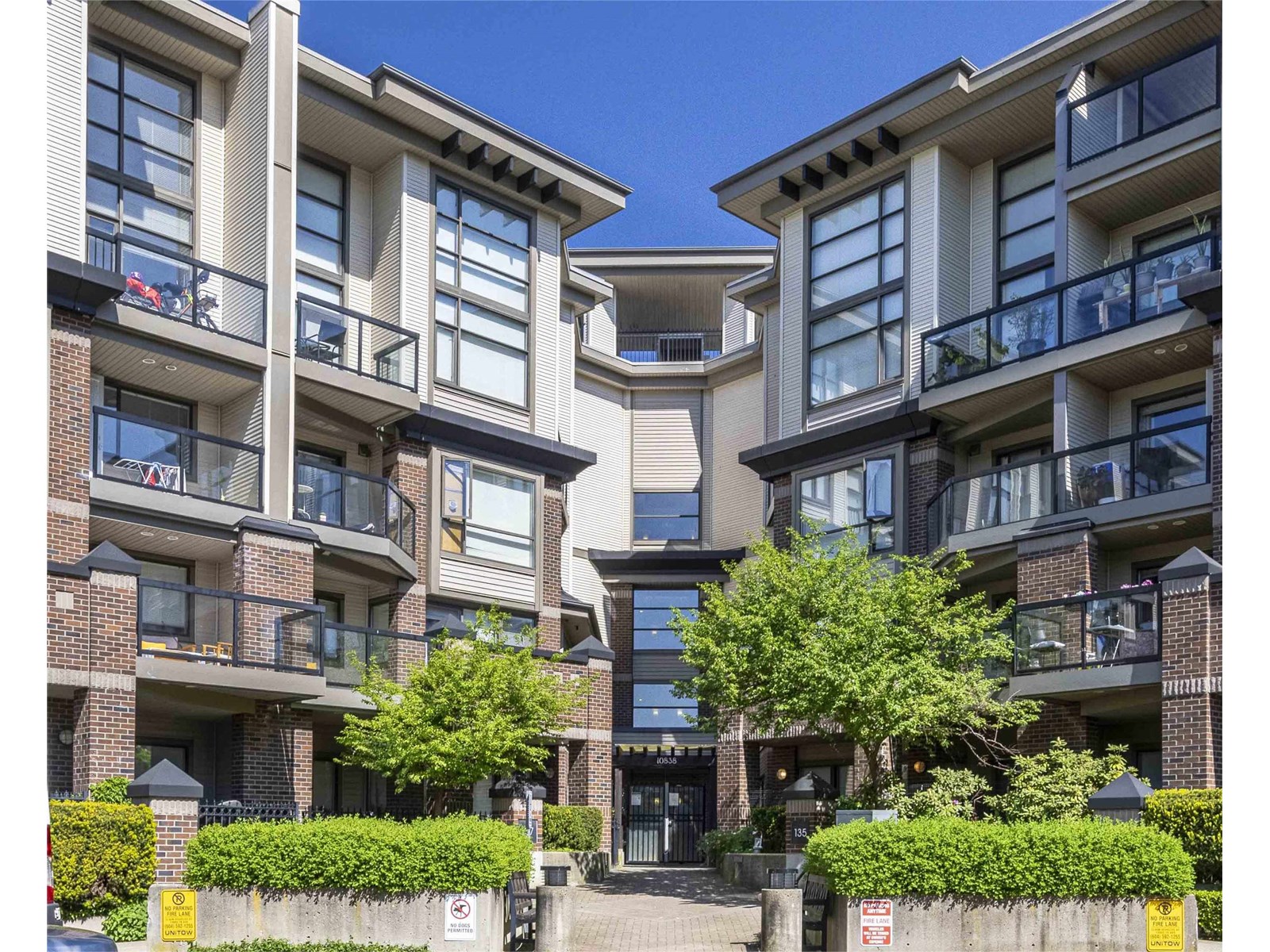 For sale: 446 10838 CITY PARKWAY, Surrey, British Columbia V3T5X9 ...