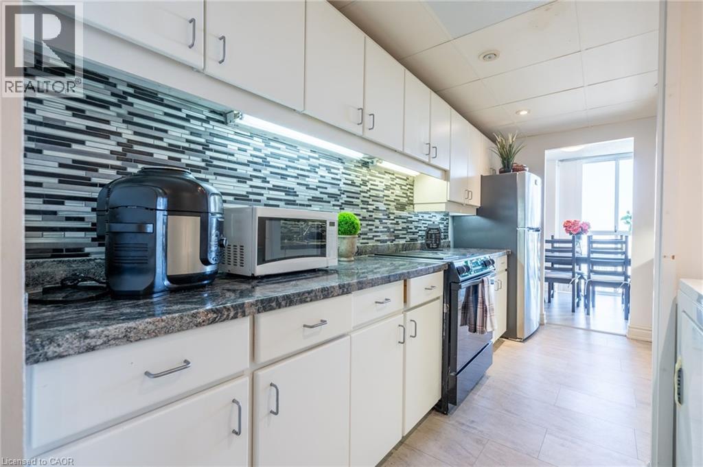 For sale: 3650 KANEFF Crescent Unit# 2302, Mississauga, Ontario L5A4A1 ...