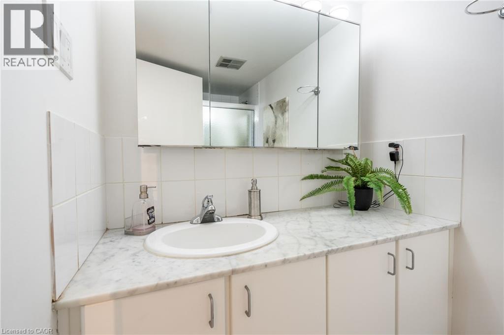 For sale: 3650 KANEFF Crescent Unit# 2302, Mississauga, Ontario L5A4A1 ...