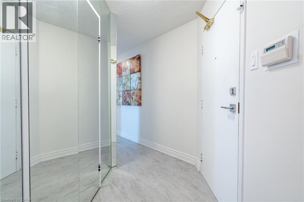 For sale: 3650 KANEFF Crescent Unit# 2302, Mississauga, Ontario L5A4A1 ...