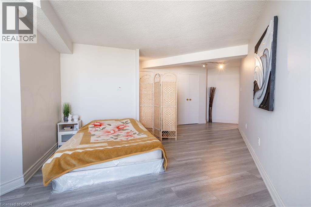 For sale: 3650 KANEFF Crescent Unit# 2302, Mississauga, Ontario L5A4A1 ...