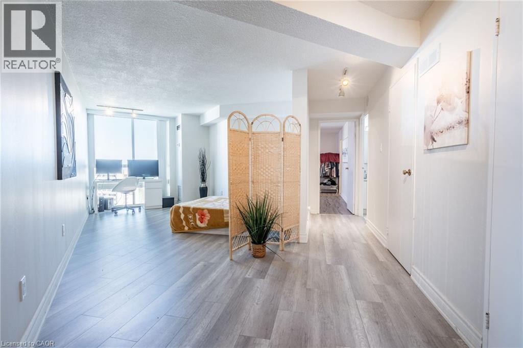 For sale: 3650 KANEFF Crescent Unit# 2302, Mississauga, Ontario L5A4A1 ...