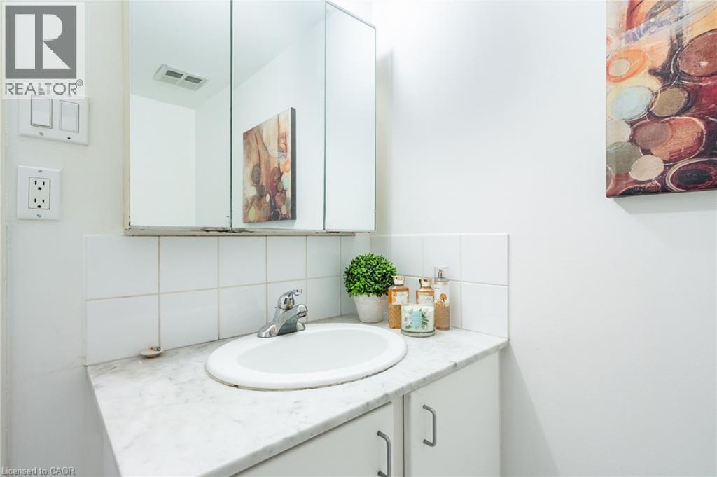 For sale: 3650 KANEFF Crescent Unit# 2302, Mississauga, Ontario L5A4A1 ...