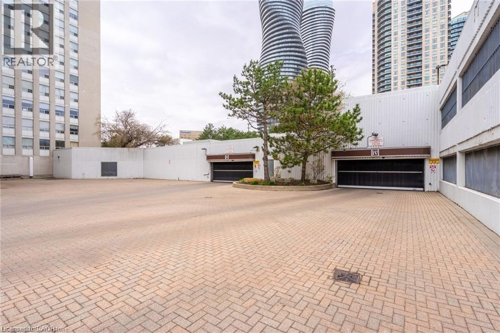 For sale: 3650 KANEFF Crescent Unit# 2302, Mississauga, Ontario L5A4A1 ...