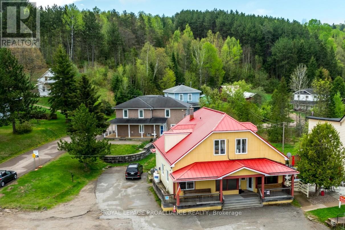 For sale: 14 BURCHAT STREET, Madawaska Valley, Ontario K0J1N0 ...