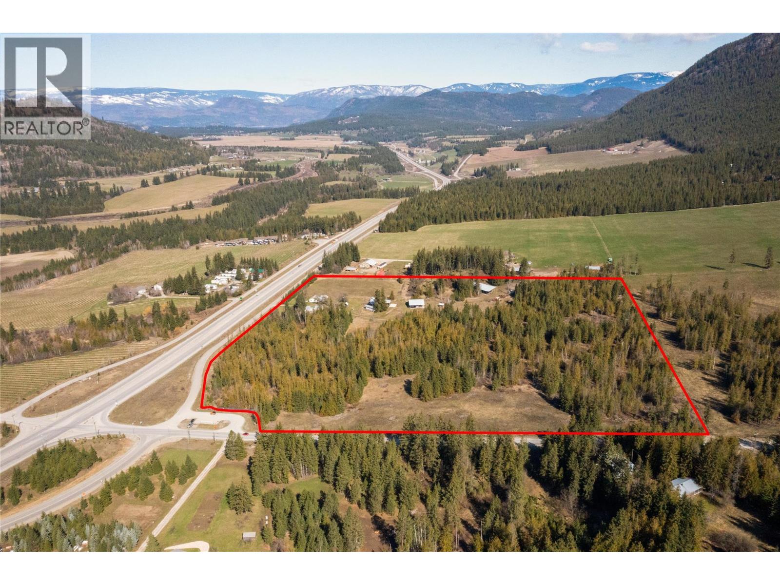 For sale: 4251 Mikkelson Frontage Road, Tappen, British Columbia V0E2X2 ...
