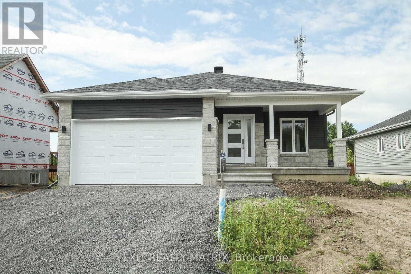 For sale: 1401 CAROLINE COURT, Cornwall, Ontario K6J0C5 - X12168434 ...