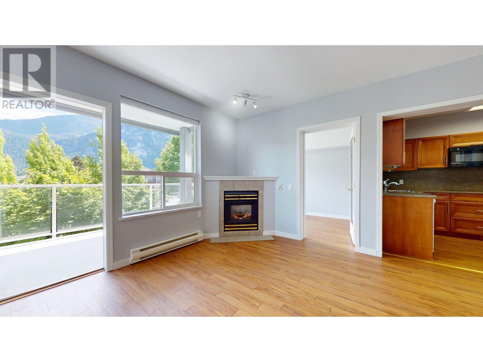 For sale: 201 1203 PEMBERTON AVENUE, Squamish, British Columbia V0N3G0 - R3006538 | REALTOR.ca