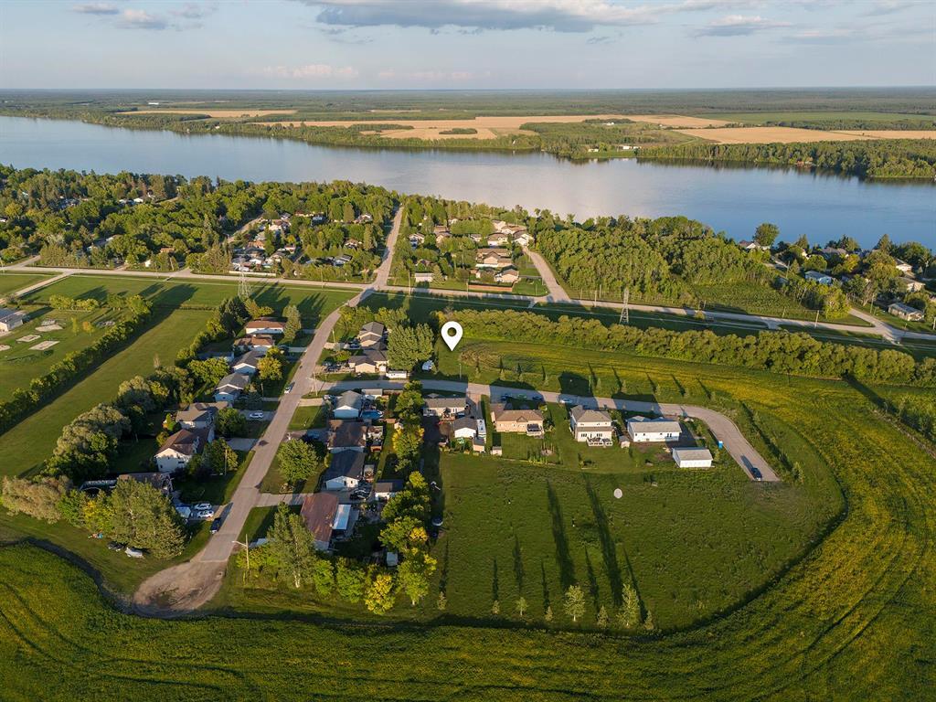 For sale: 101 Campbell Avenue, Lac Du Bonnet, Manitoba R0E1A0 - 202513176 | REALTOR.ca