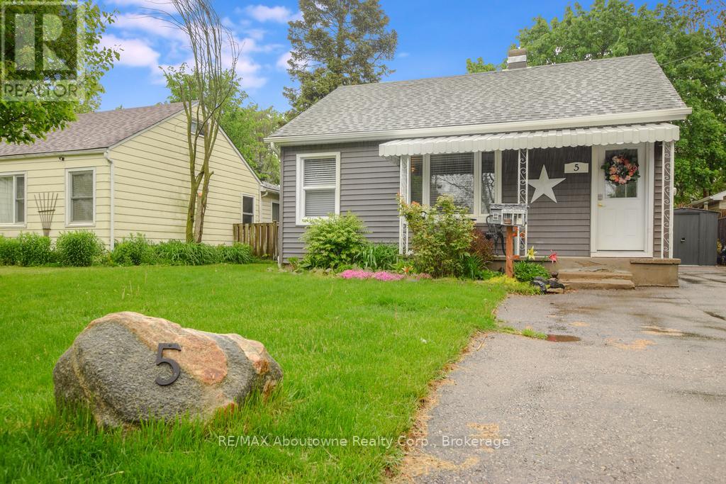 À vendre : 5 VIMY STREET, Cambridge, Ontario N1R4N5 - X12181486 | REALTOR.ca